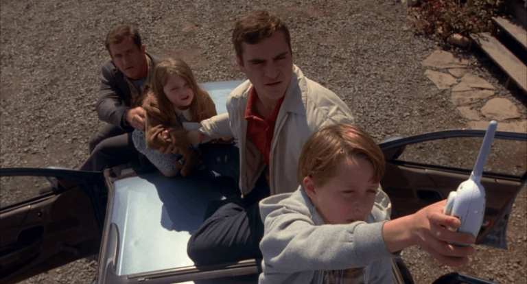 Signs (2002) | The Definitive Explanation - Film Colossus