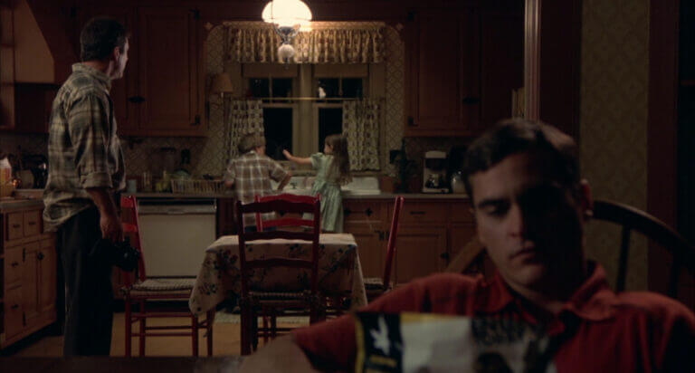 Signs (2002) | The Definitive Explanation - Film Colossus